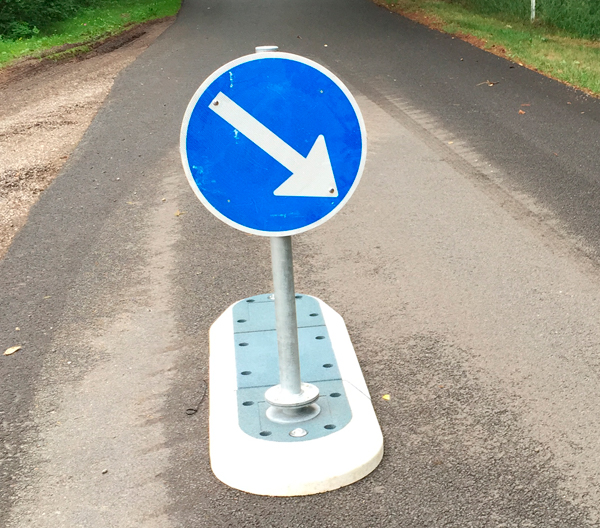 Helleanlæg Blok 150x50x13cm, incl. skruer/plugs (excl. pullert/skilt) - Helle Blok - Saferoad ...